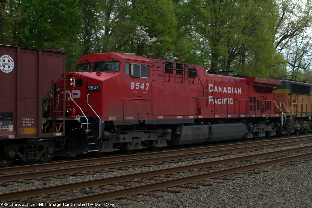 CP AC44CW 9547 in fresh paint trails on K044-03